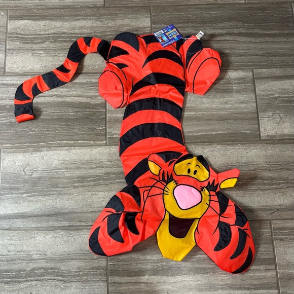 windsculpts | Accents | Windsculpts Tigger Yard Flag Vintage Disney ...